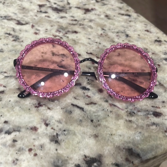 Diff Eyewear | Accessories | Diff Eyewear Dixie Pink Glitter Sunglasses ...